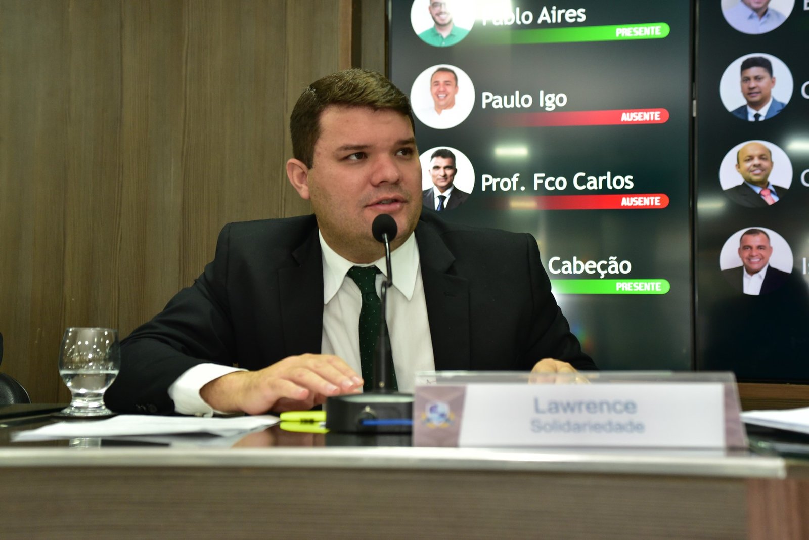 Aprovado projeto de Lawrence contra violência doméstica - Blog da Chris